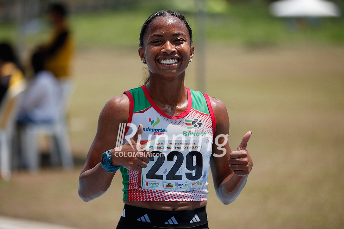 Récord nacional de Stefany López en los 5.000 metros para la categoría ...